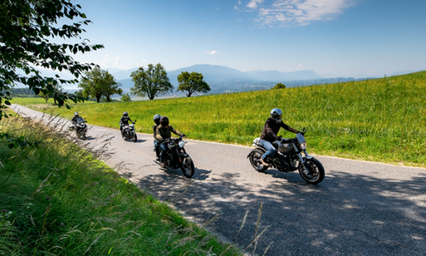 Du MotoGP au Dakar : la technologie airbag à la Française | In&motion